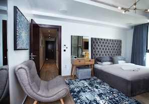 Apartamento de Luxo, 2 quartos, varanda, vista para o oceano | Secretária, secretária adequada para computadores portáteis
