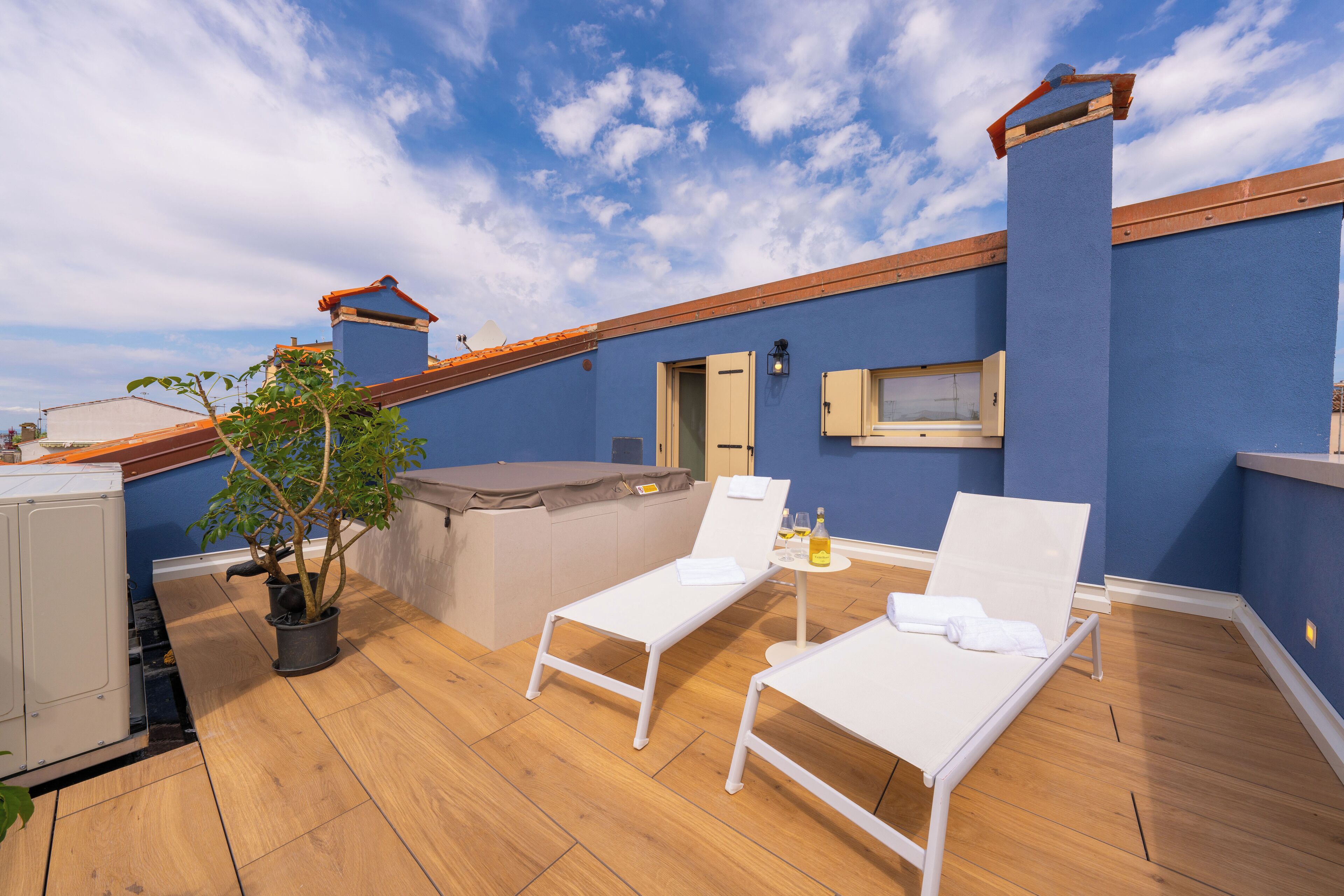 Quarto casal superluxo, vista para o pátio | Terraço/pátio