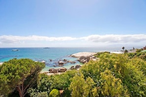 Perto da praia, praia de areia branca 