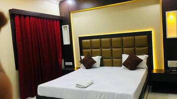 Quarto Clássico com Cama de Casal