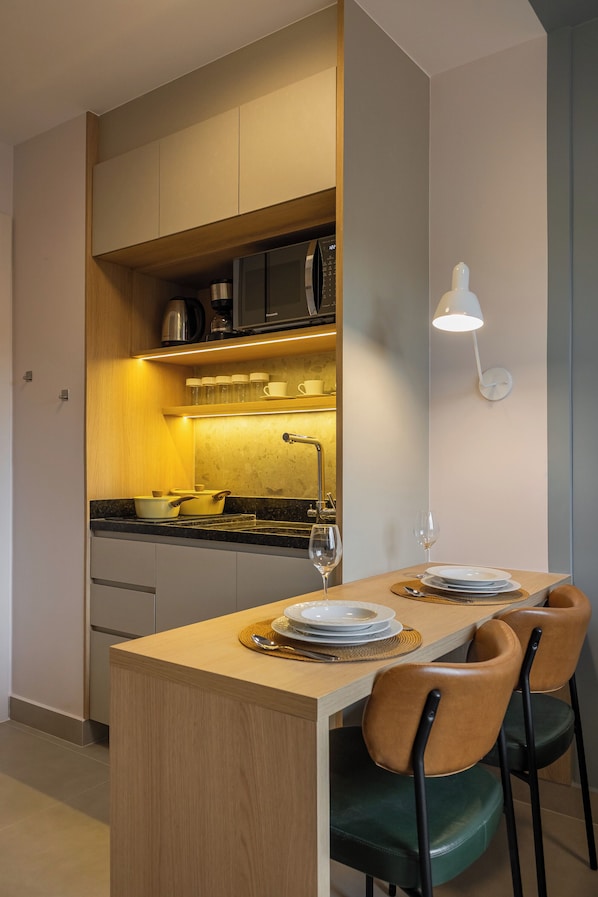 Apartamento Cidade, 1 cama queen-size e sofá-cama, cozinha, Vista para a cidade | Cozinha privada