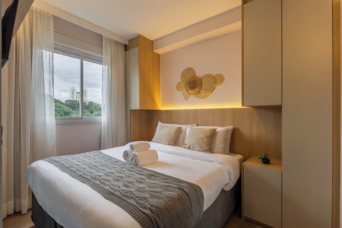 Apartamento Cidade, 1 cama queen-size e sofá-cama, cozinha, Vista para a cidade | Ferro/tábua de engomar, Wi-fi grátis