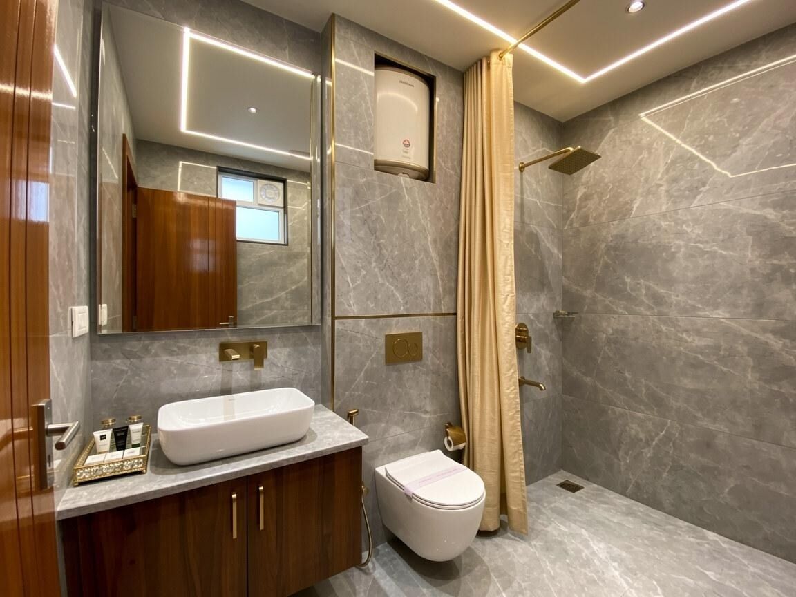 Quarto quádruplo superluxo | Banheiro | Chuveiro, produtos de toalete grátis, secador de cabelo, chinelos