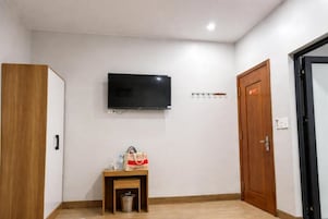 Chuveiro, produtos de toalete grátis, secador de cabelo, chinelos