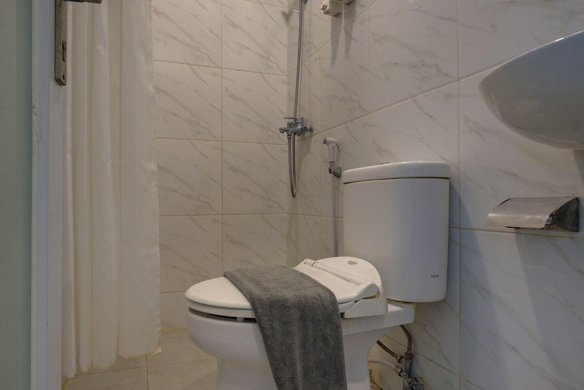 Quarto duplo luxo | Banheiro | Chuveiro, produtos de toalete grátis, toalhas de banho, sabonete