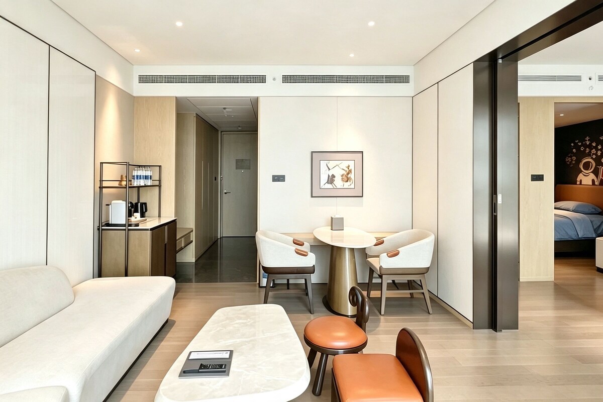 Suite Básica, Vista para a cidade | Cofre no quarto, secretária, cortinas/cortinados opacos 