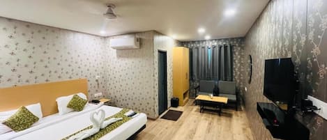 Quarto Duplo Deluxe, Vista para a cidade | Ferro/tábua de engomar, Wi-fi grátis