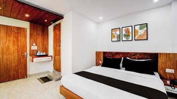 Quarto luxo | Escrivaninha, Wi-Fi de cortesia, roupa de cama