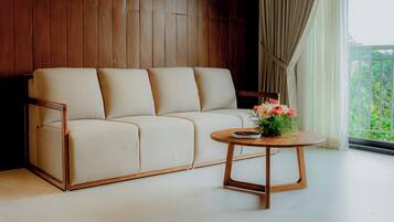 Villa, varanda, vista para a montanha | Sala de estar