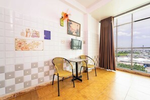 Quarto casal luxo | Escrivaninha, Wi-Fi de cortesia, roupa de cama