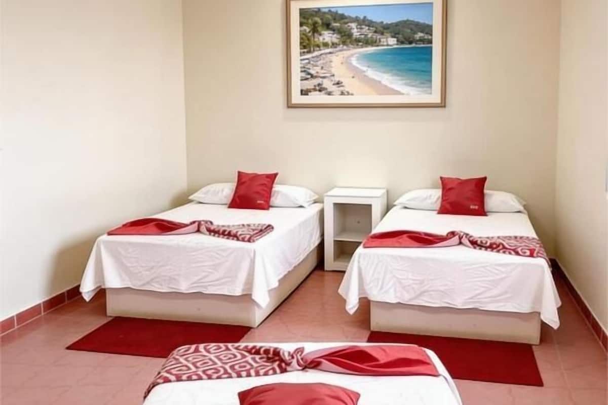 Quarto Triplo | Roupa de cama fornecida 