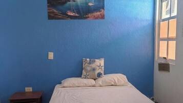 Quarto Duplo Básico | Roupa de cama fornecida