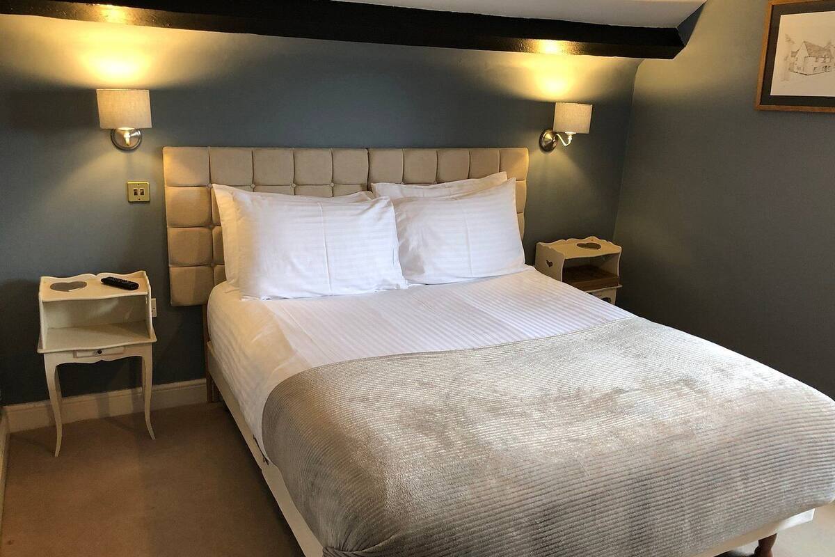 Quarto Duplo Premium, casa de banho anexa, vista para o jardim | Secretária, Wi-fi grátis 