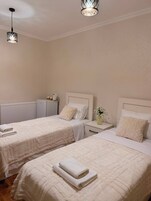 Quarto Twin Standard, varanda | Ferro/tábua de engomar, Wi-fi grátis 