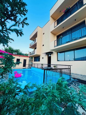 Piscina exterior sazonal