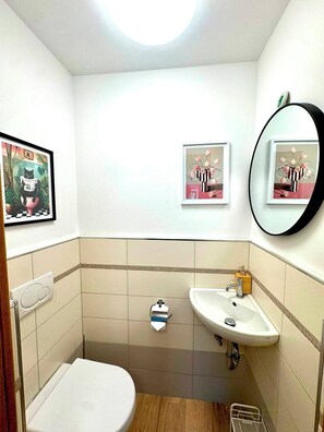 Apartamento, varanda, Vista para a cidade | Casa de banho