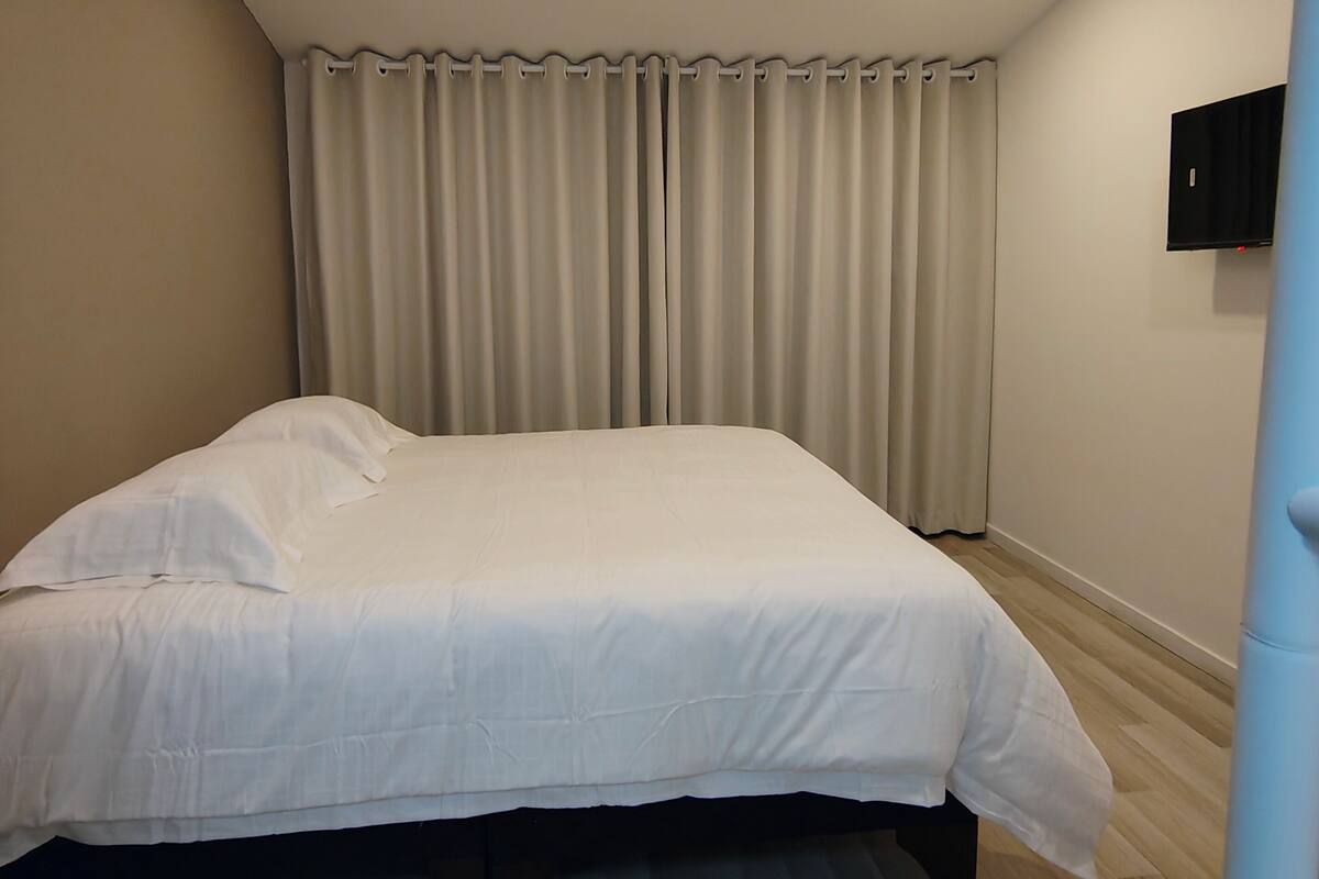Quarto casal luxo | Wi-Fi de cortesia