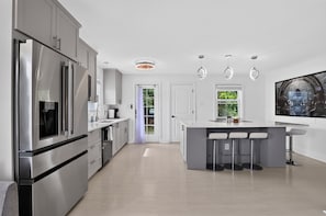 Casa, 3 quartos | Cozinha privada | Cafeteira/chaleira, geladeira, fogão, torradeira