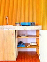 Quarto casal luxo, 1 cama Queen, cozinha, vista para a montanha | Cozinha americana privada | Cooktop, chapa, talheres/pratos/utensílios de cozinha