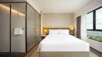 Quarto Duplo Superior, Vista para a cidade | Secretária, secretária adequada para computadores portáteis