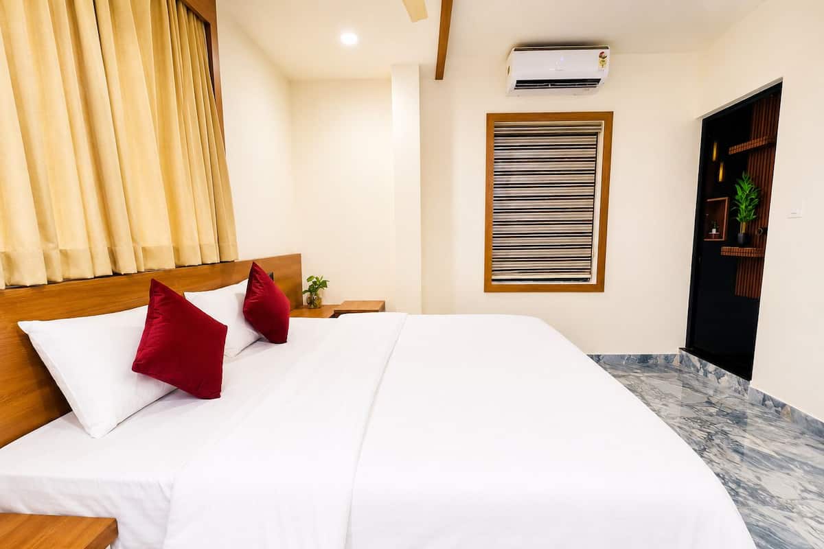Quarto casal superluxo | Escrivaninha, espaço de trabalho para notebook, Wi-Fi de cortesia