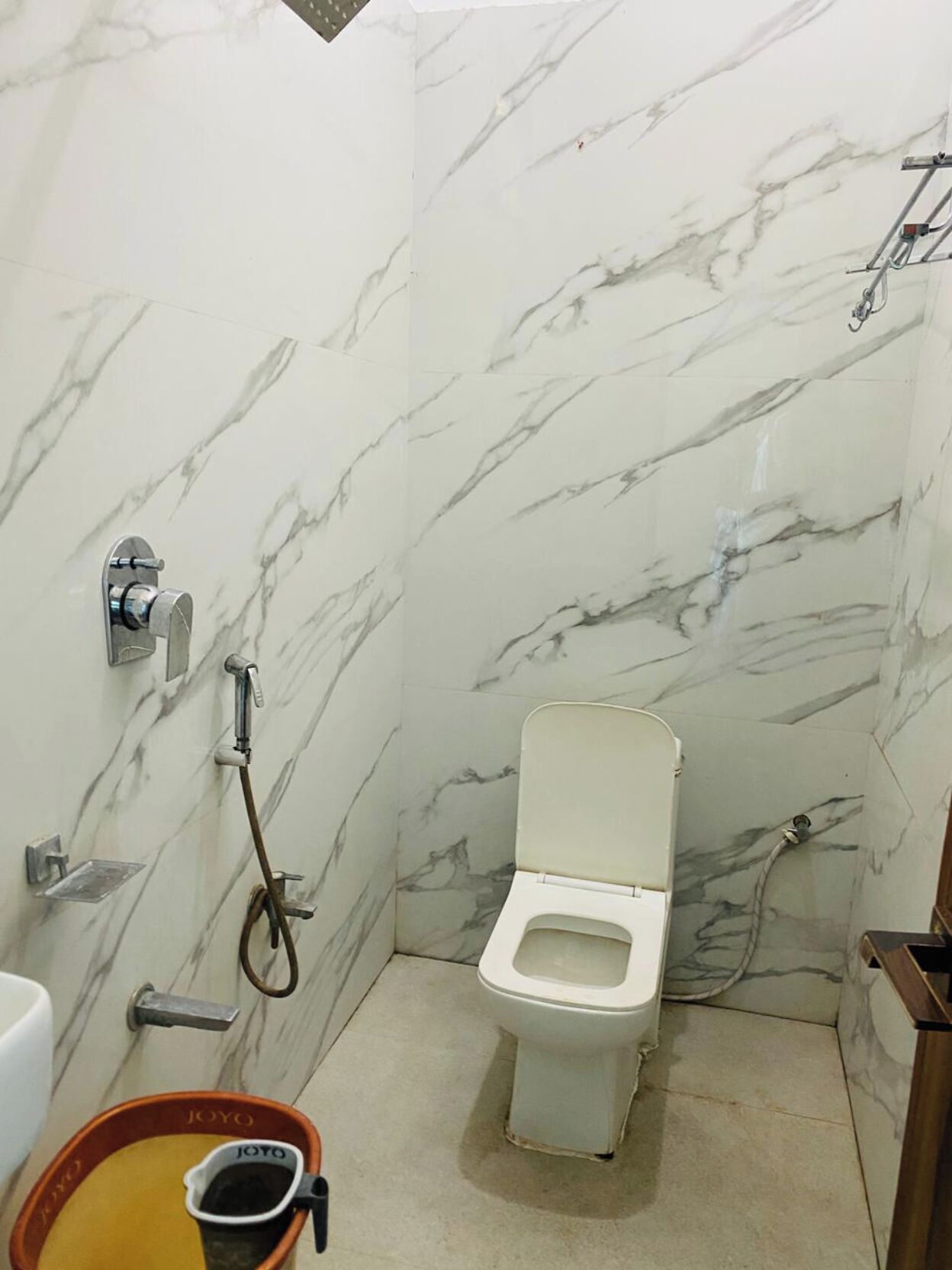 Quarto Deluxe | Casa de banho | Um polibã, toalhas fornecidas, sabão, champô 