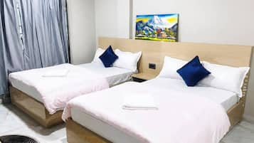 Quarto casal ou duplo, sacada, vista para a montanha | Escrivaninha, Wi-Fi de cortesia