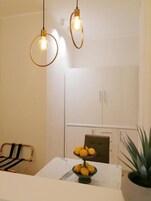 Quarto casal superior, cozinha americana | Parte interna