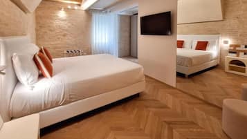 Suíte luxo, cozinha americana | Cofres nos quartos, cortinas blackout, quartos à prova de som