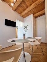 Suite Deluxe, kitchenette | Restaurantes | Almoços e jantares servidos