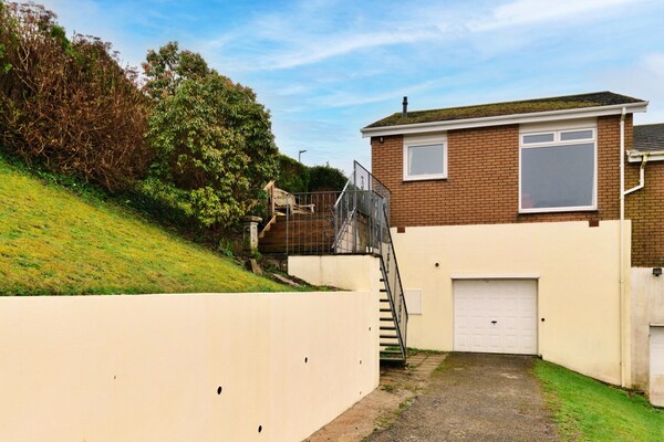 Holiday Home In Fishing Town Of Looe - Looe