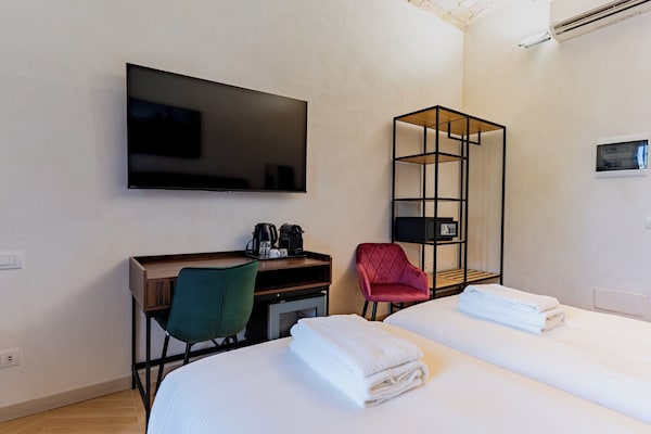 Urban Vatican Rooms Cities Of Art - Rome