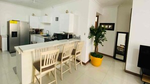 Apartamento, pátio, Vista para a cidade | Cozinha privada