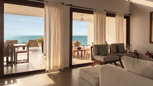 Vila, piscina particular, vista para o mar | Área de estar