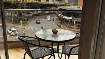 Apartamento, 2 quartos | Varanda