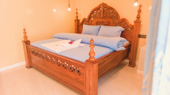Quarto Duplo ou Twin, varanda, vista para o jardim | Wi-fi grátis