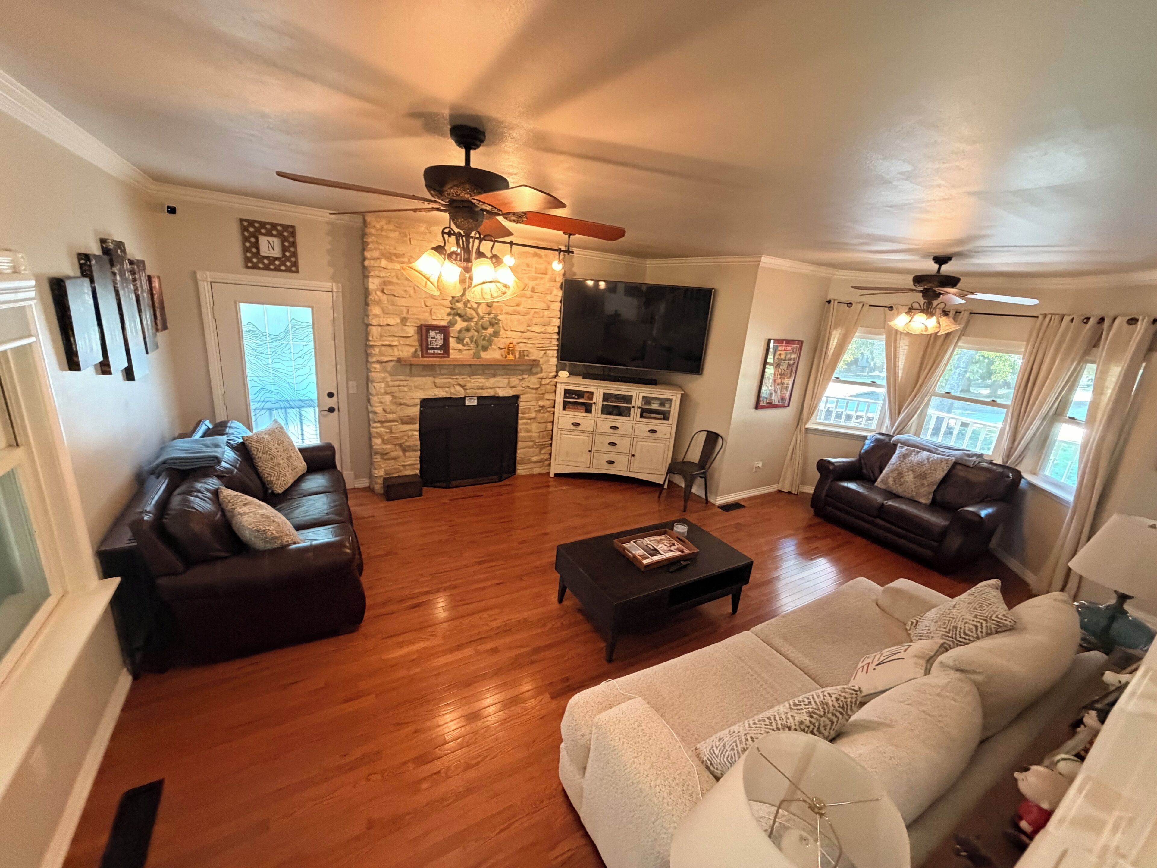 Spacious 4-bedroom "Victorian On The Hill" In Fayetteville Mins From Campus - Fayetteville, AR