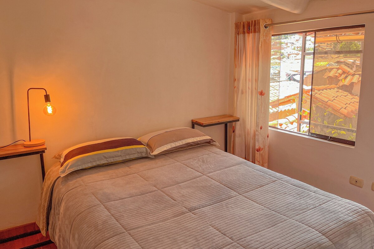 Quarto casal clássico, vista para o jardim | Edredons de pluma, camas Tempur-Pedic, Wi-Fi de cortesia