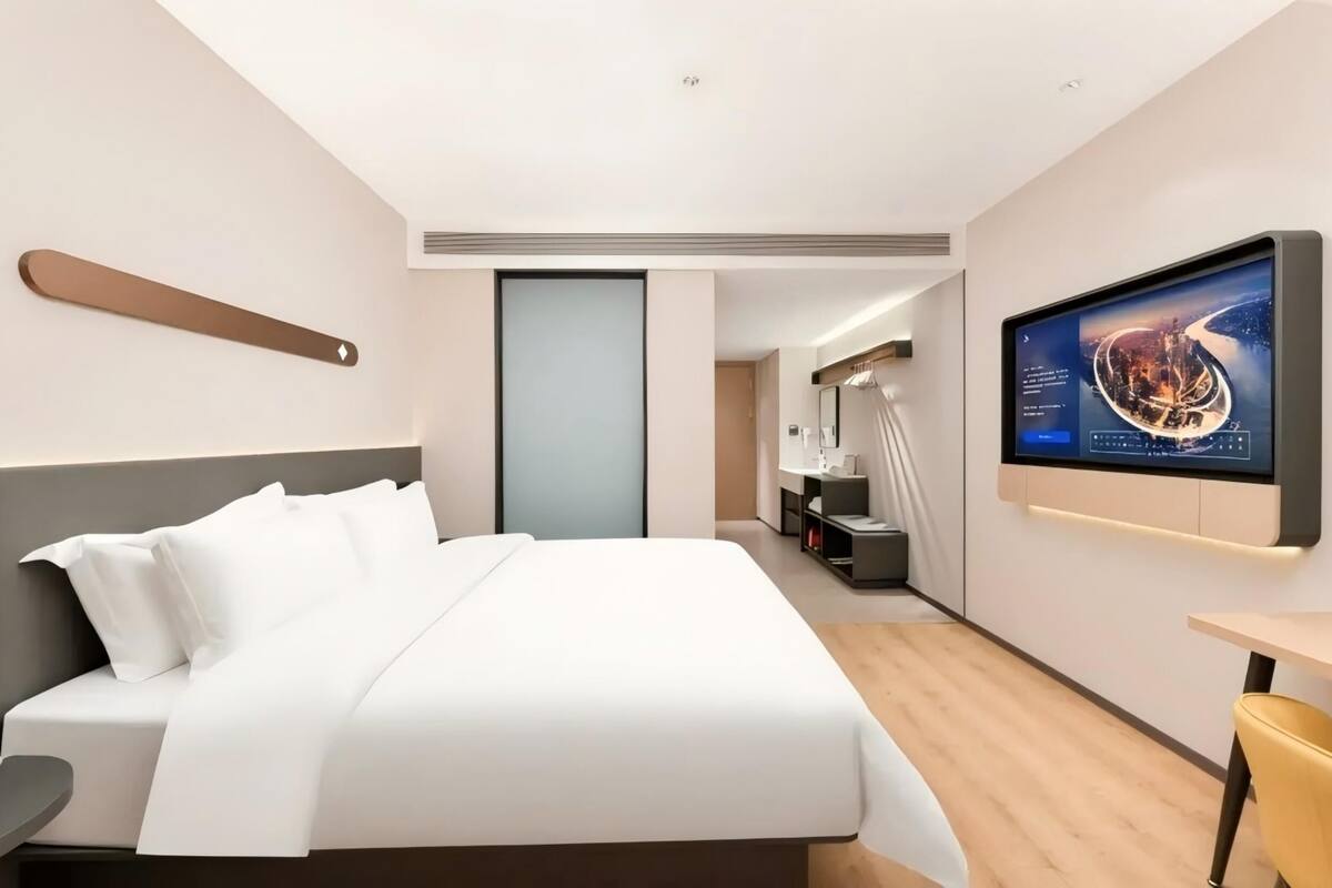 Quarto casal standard, vista para a cidade | Escrivaninha, espaço de trabalho para notebook, Wi-Fi de cortesia