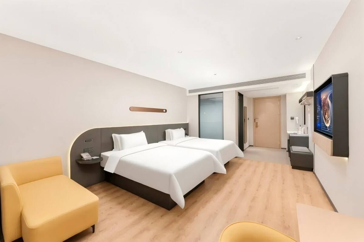 Quarto duplo standard, vista para a cidade | Escrivaninha, espaço de trabalho para notebook, Wi-Fi de cortesia