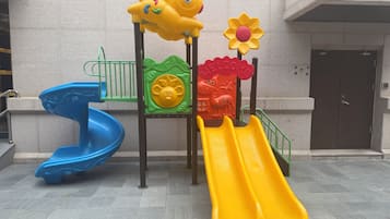 Área de recreio para crianças (ao ar livre)
