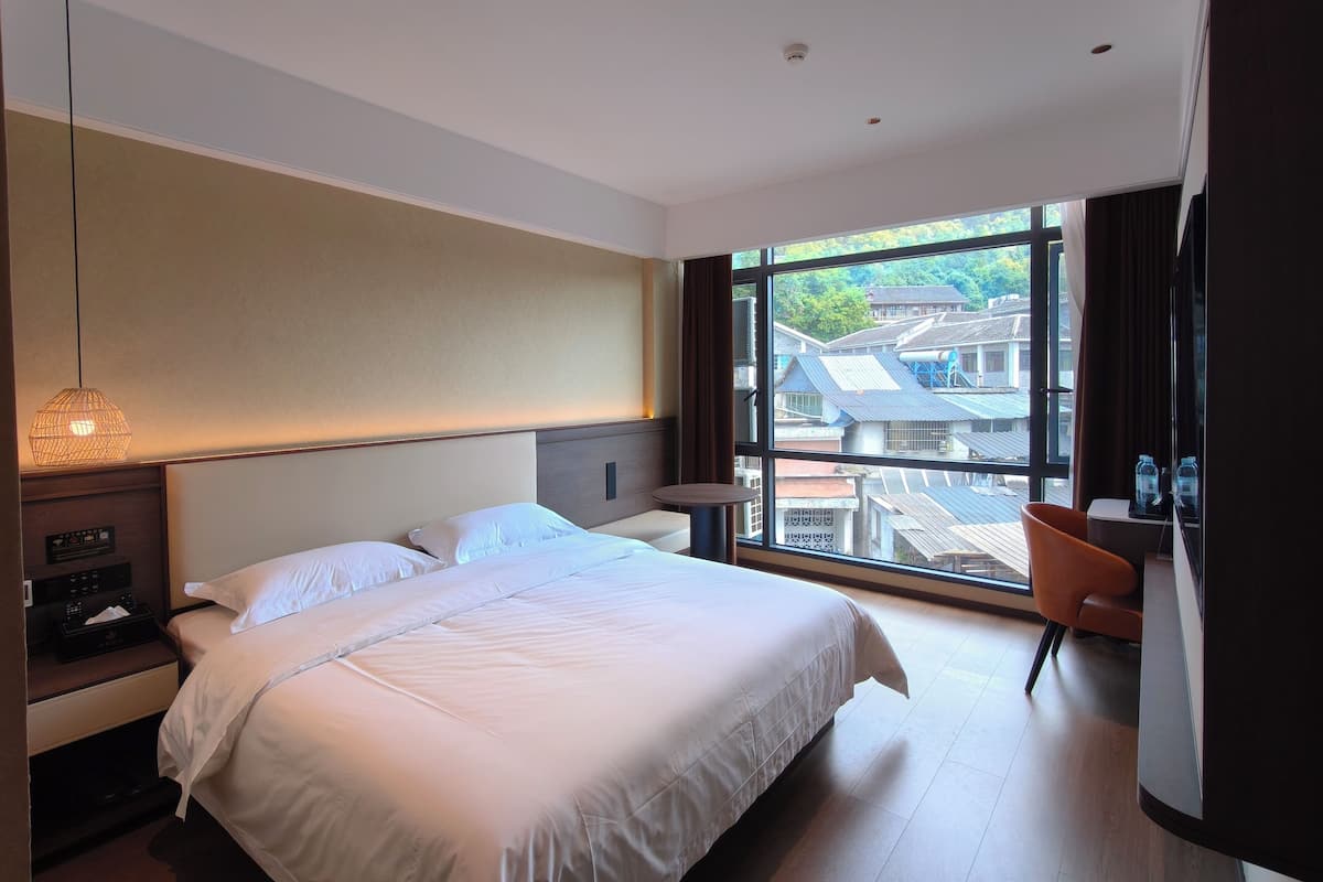 Suite-Estúdio de Luxo, 1 cama queen-size, casa de banho privativa, vista para a colina | Lençóis de algodão egípcio, roupa de alta qualidade, edredões de penas