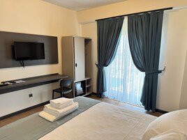 Quarto casal standard, sacada, vista para o jardim | Wi-Fi de cortesia