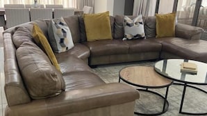 Casa, pátio, vista para o jardim | Sala de estar