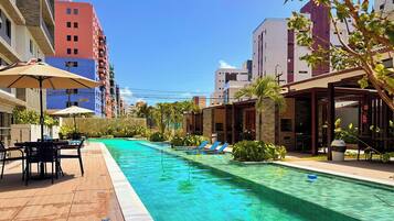2 piscinas externas