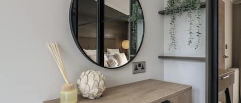 2 quartos, Wi-Fi de cortesia, individualmente decorados