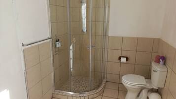 Apartamento standard, varanda, vista para o canal | Banheiro