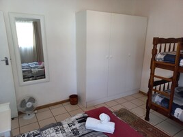 Apartamento Standard, pátio, vista para o canal | Wi-fi grátis
