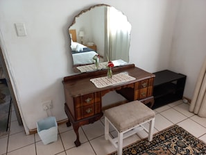 Apartamento Standard, pátio, vista para o canal | Wi-fi grátis 