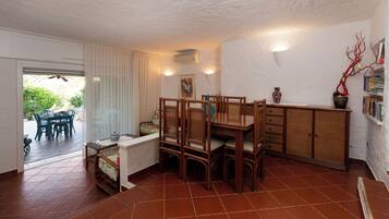 Apartamento, 3 quartos, pátio | Interior